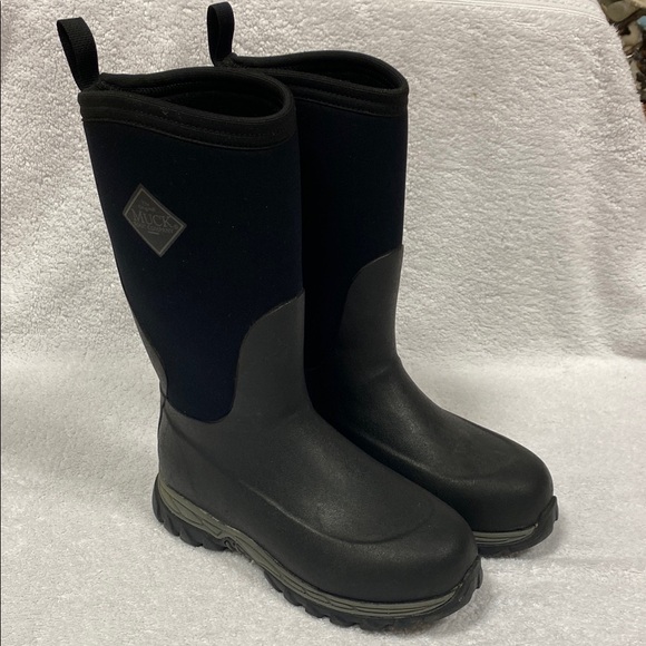 Muck | Shoes | Muck Rugged Boots Kids Insulated Slip On Unisex Size 3 ...
